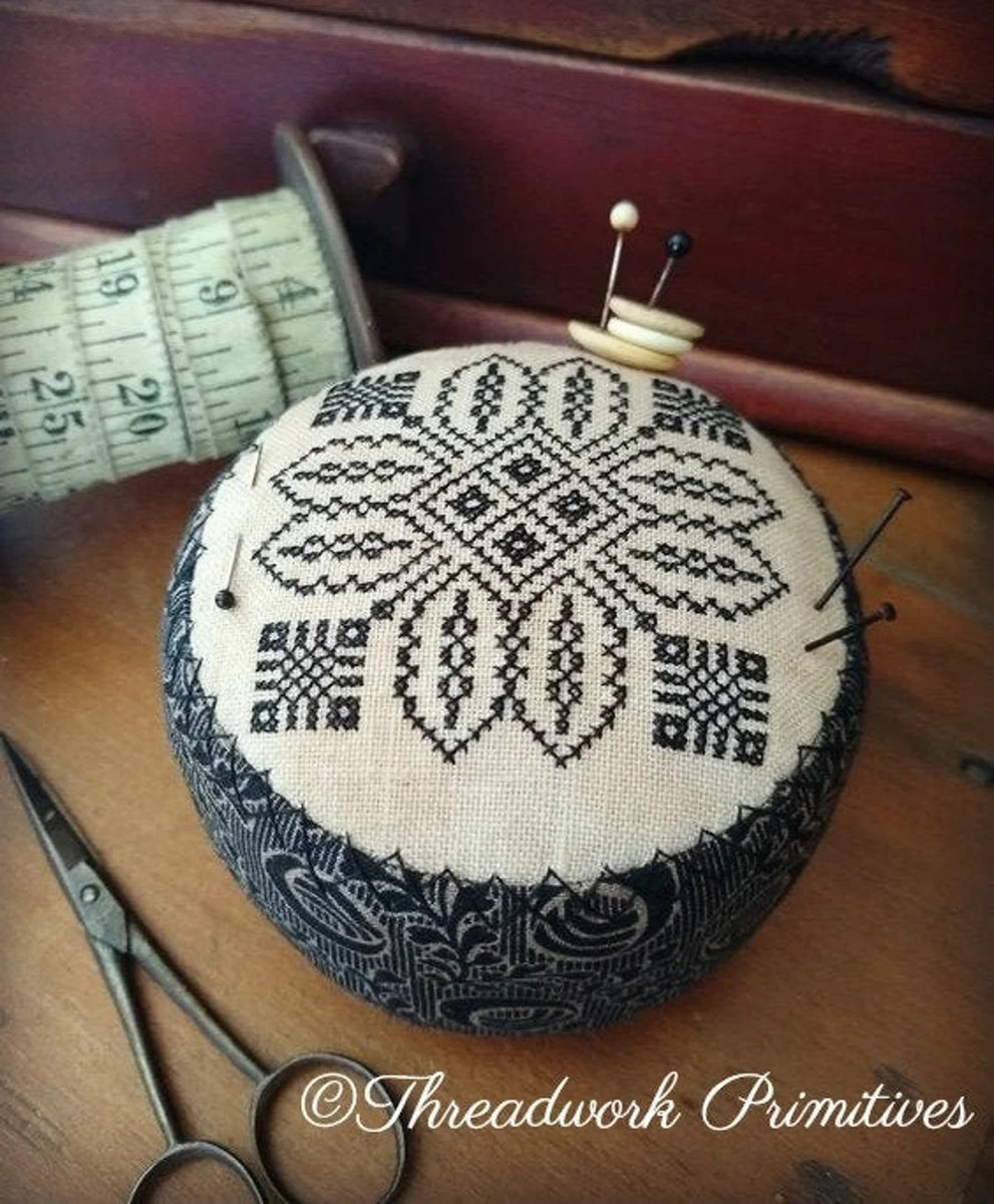 Coverlet Daisy Drum Pattern designed by Threadwork Primitives – fiddlestix designs