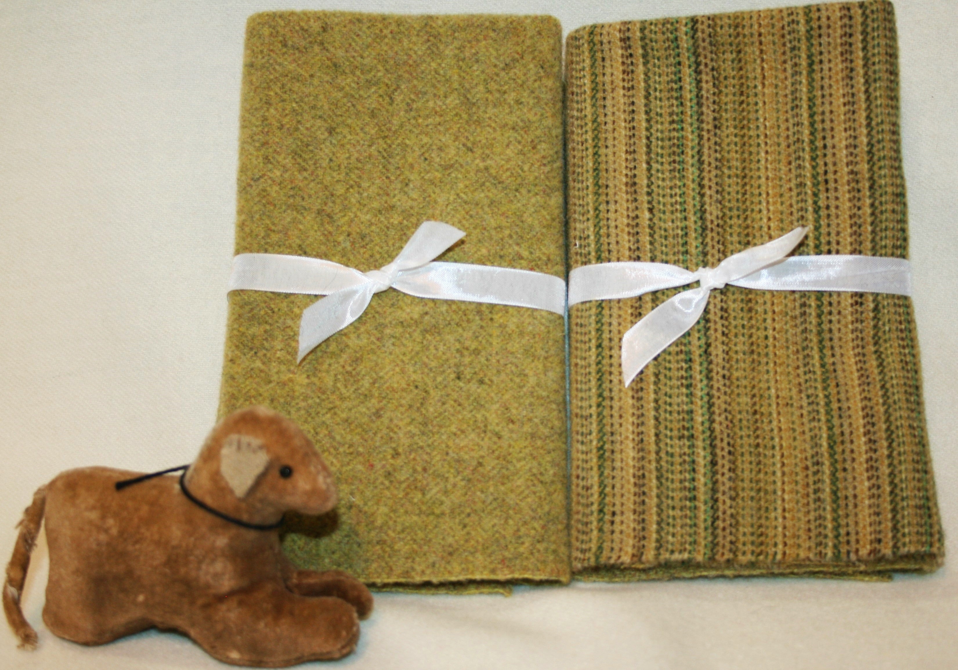 Fat Eighth Mill-dyed Wool Bundle - Contains 2 Coordinating Fat Eighths ...