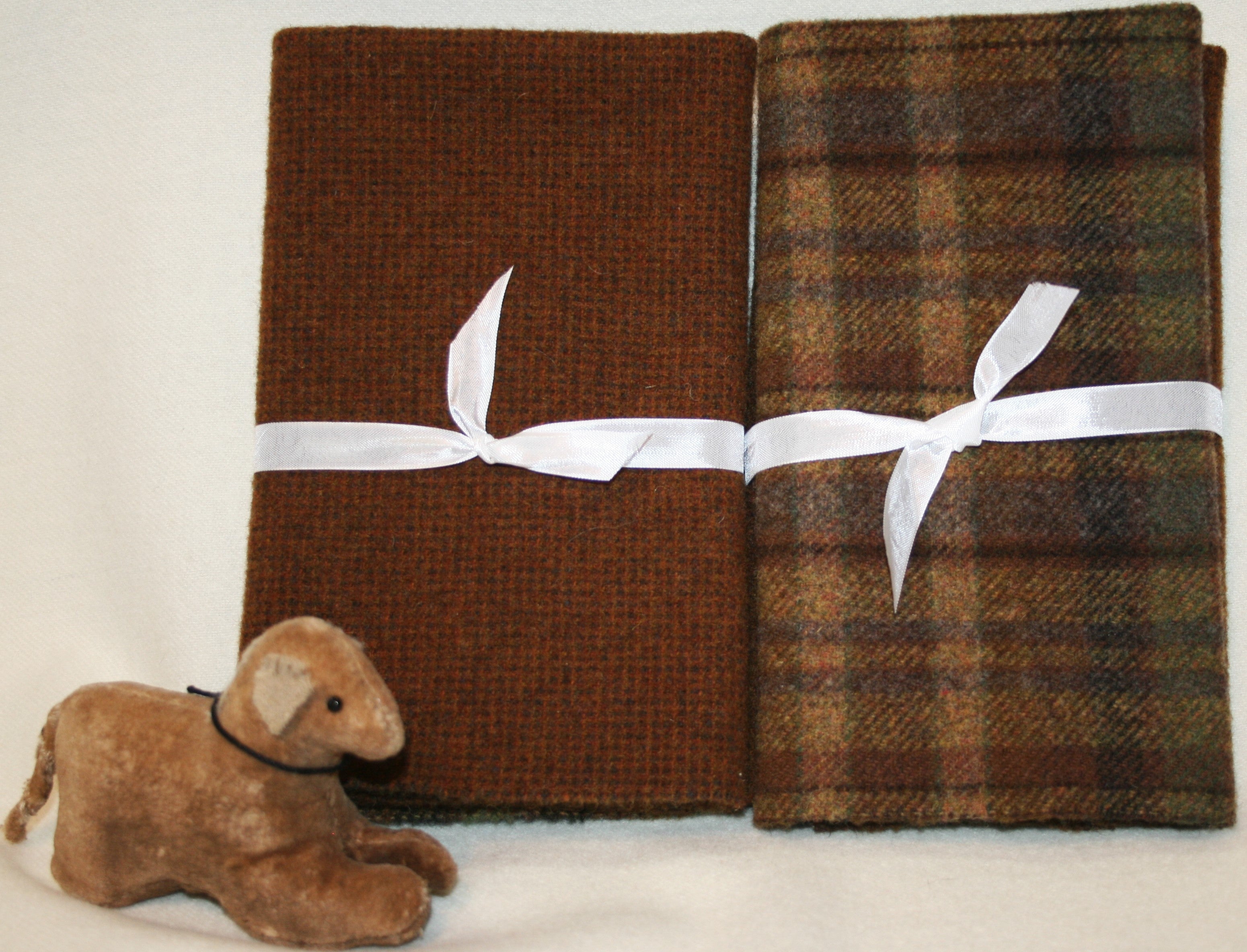 Fat Eighth Mill-dyed Wool Bundle - Contains 2 Coordinating Fat Eighths ...