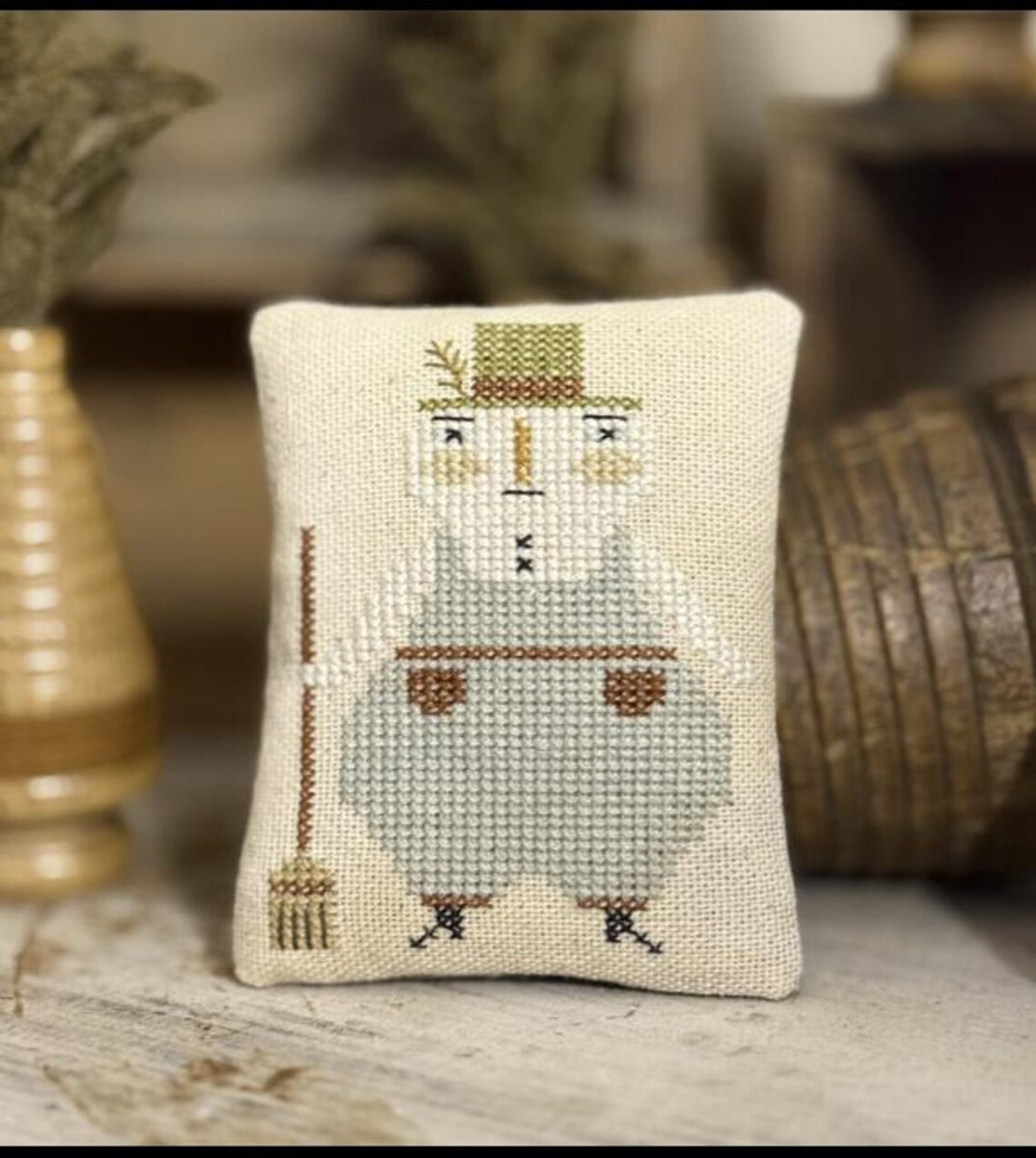 Mr. Frost CS Pattern by Notforgotten Farm – fiddlestix designs