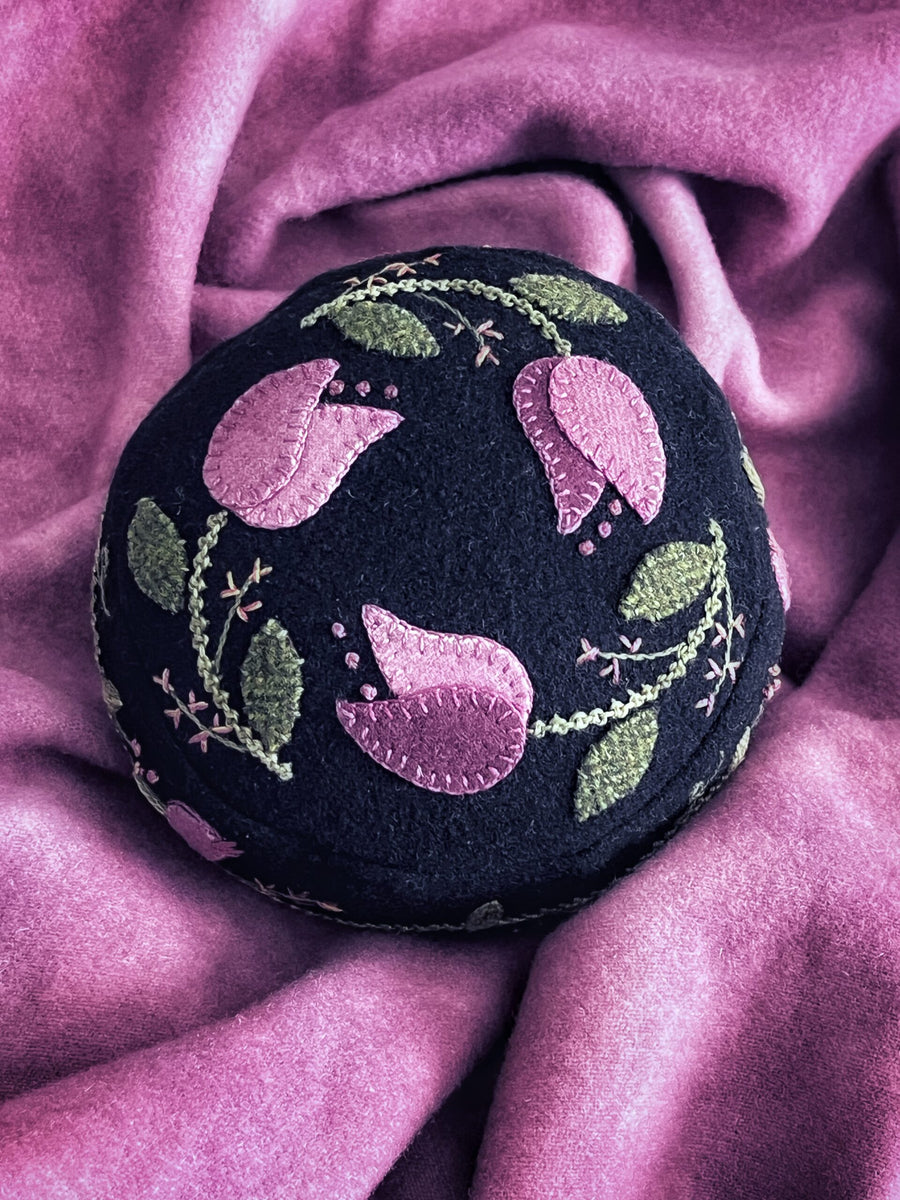 Raspberry Swirl Wool Applique Pattern by Karen Yaffe – fiddlestix designs