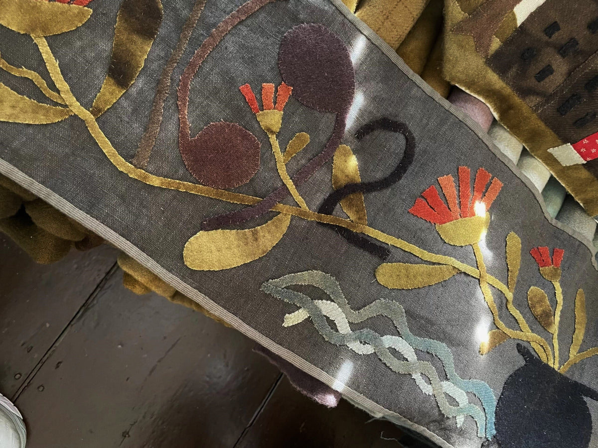 Salem Wool Applique Table Runner pattern designed by Maggie Bonanomi ...