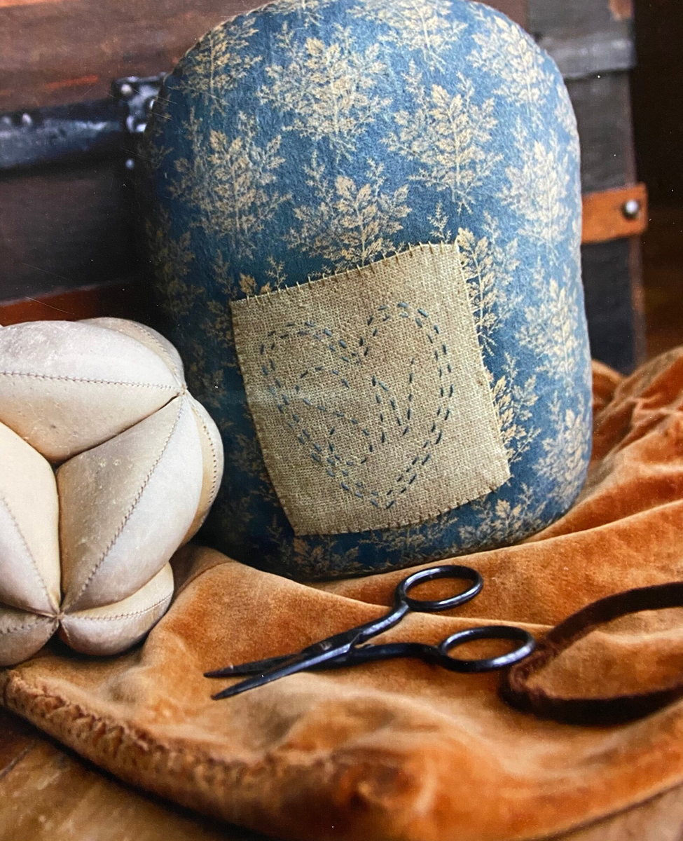 Spring Hare Standing Pin Keep Pattern by Stacy Nash – fiddlestix designs