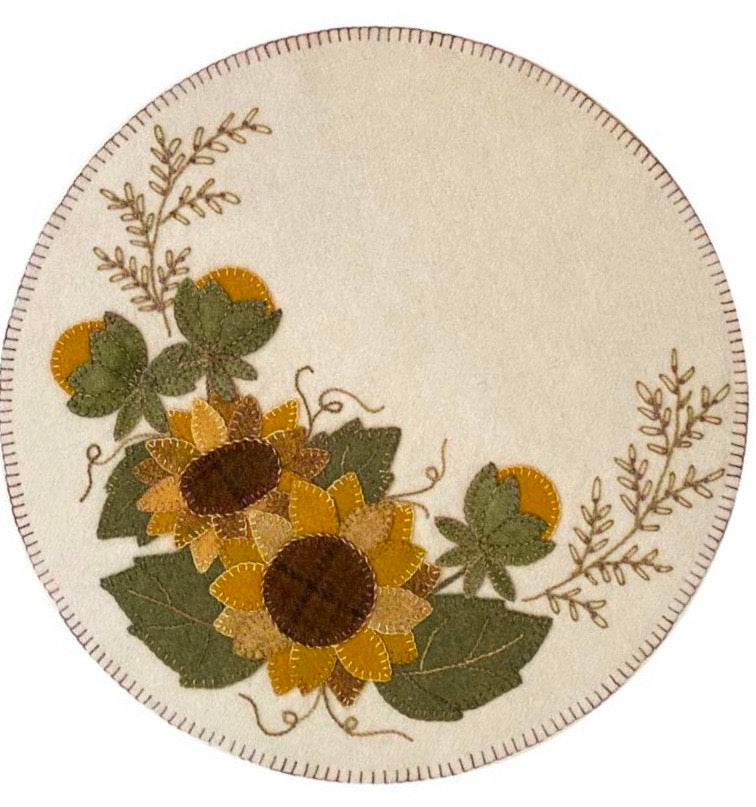 Caitlyn's Sunshine Mat Wool Applique Pattern by Karen Yaffe ...